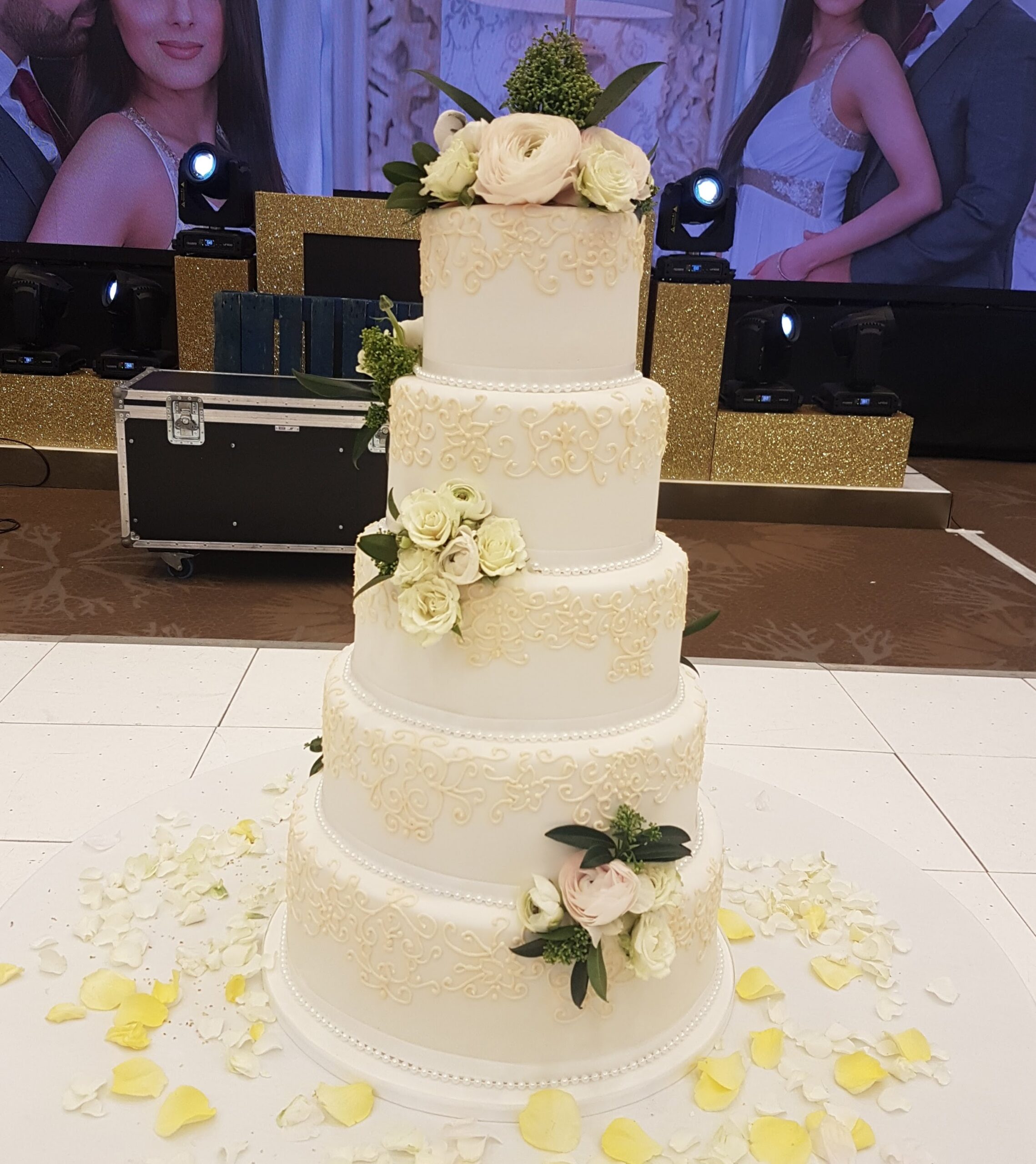 Ivory Royal Icing Details – £500 – Bespoke Cakes and Treats