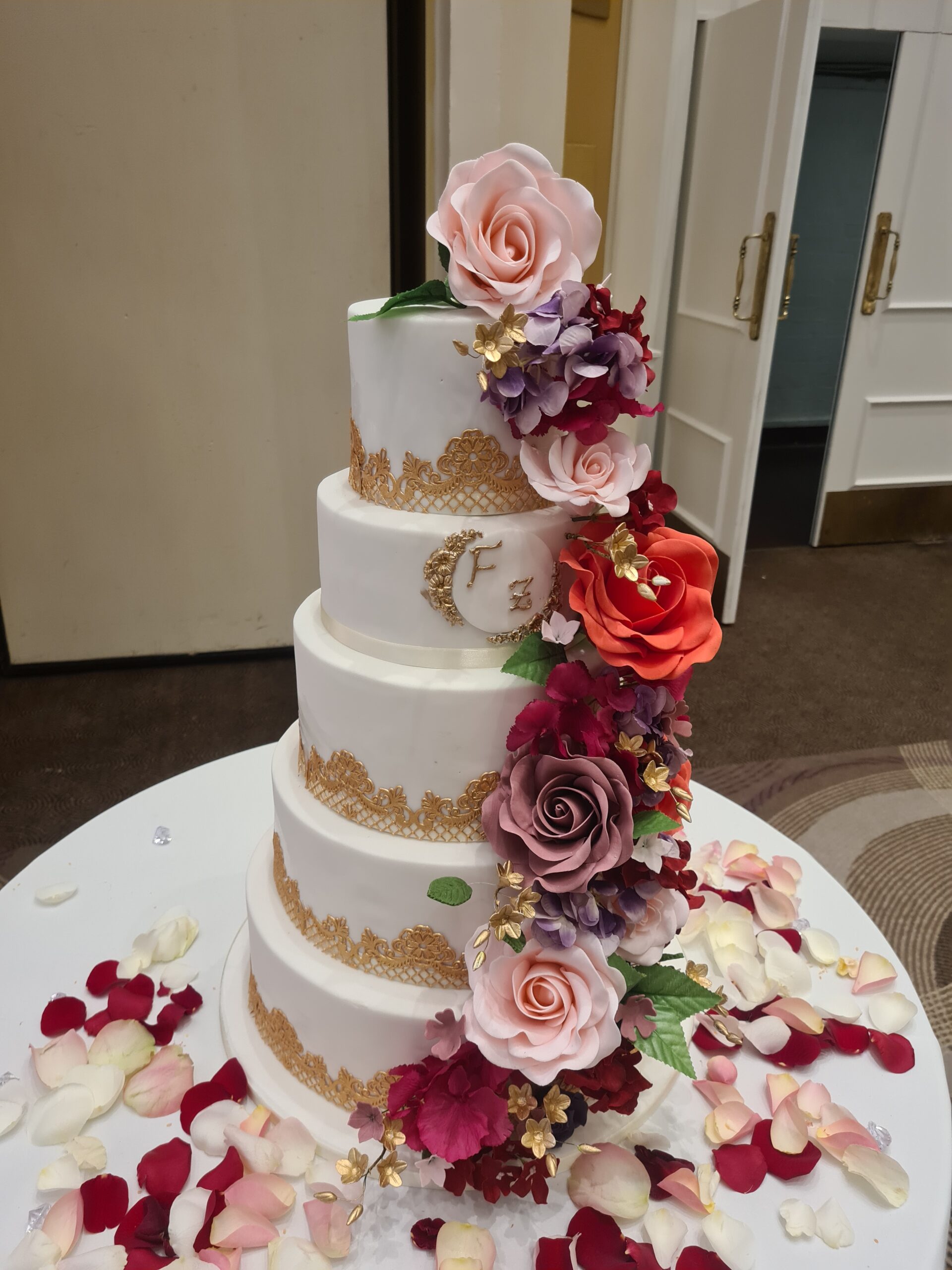 Large Sugar Blooms & Lace – £540 – Bespoke Cakes and Treats